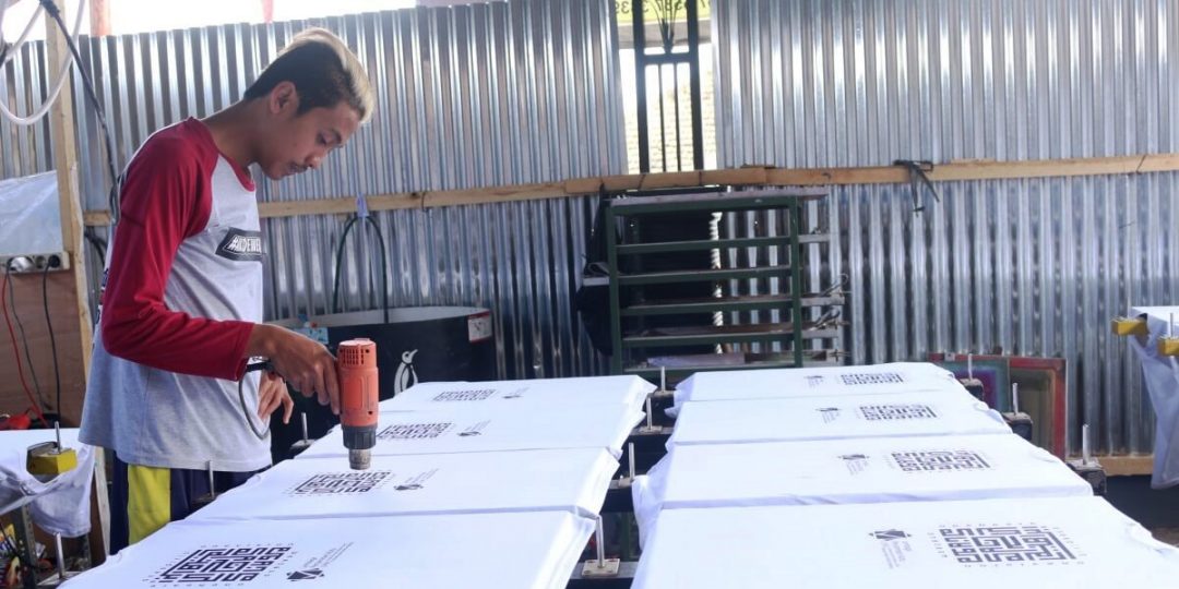 Pengertian, Kelebihan dan Kekurangan Sablon Plastisol | KAOS 3D MALANG Pengertian, Kelebihan dan Kekurangan Sablon Plastisol | KAOS 3D MALANG